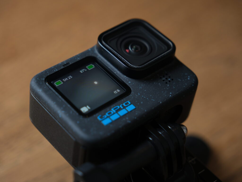 【GoPro12の使い方】GoPro12の設定方法を初心者向けに詳しく解説！あると便利なアクセサリーもご紹介！